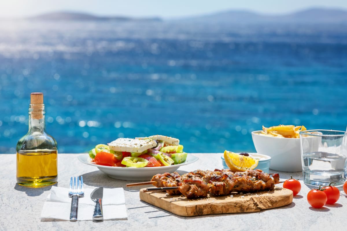 Greek cuisine guide - dishes, customs and traditions